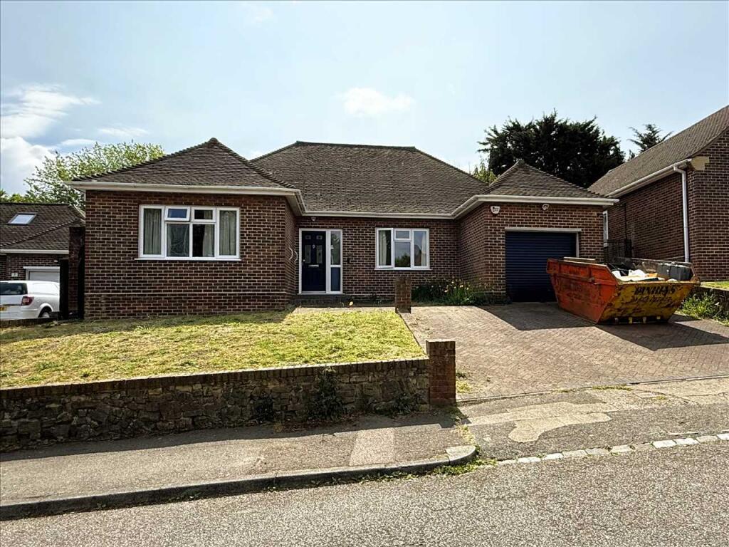 3 bedroom detached house for sale in The Yews, Gravesend, DA12