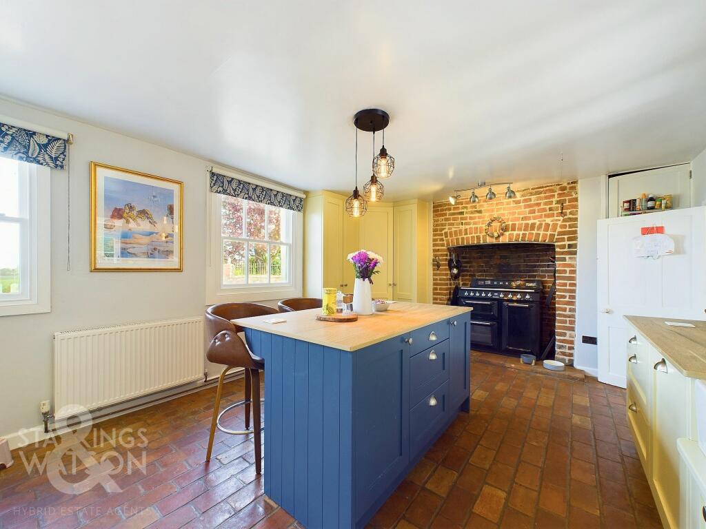 5 bedroom detached house for sale in Hunts Corner, Banham, Norwich, NR16