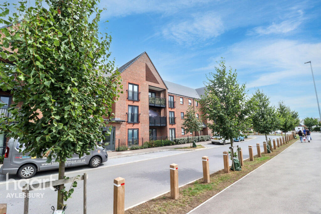 2 bedroom apartment for sale in Kingsbrook Basin, Aylesbury, HP22