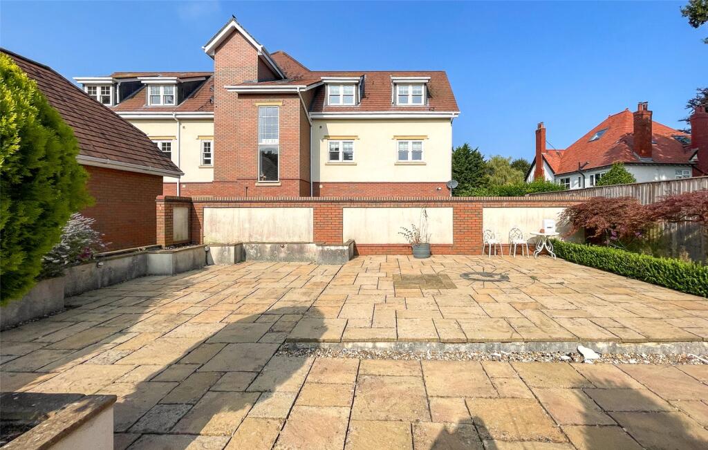 2 bedroom apartment for sale in Walshaw Avenue, Colwyn Bay, Conwy, LL29