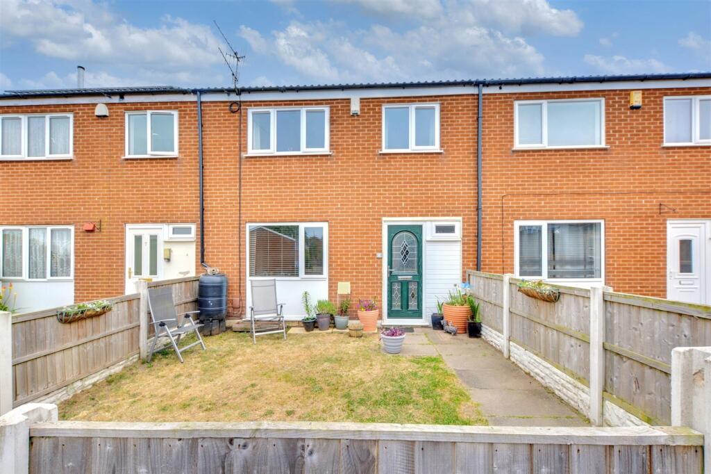 3 bedroom terraced house for sale in Ranskill Gardens, Nottingham, NG5