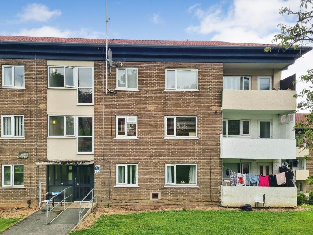 2 bedroom flat for sale in St. James Walk, Horsforth, LS18