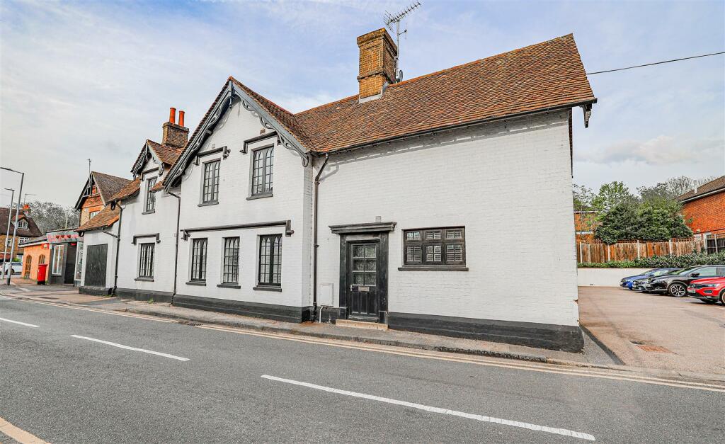 1 bedroom flat for sale in Old Mill Road, Hunton Bridge, WD4