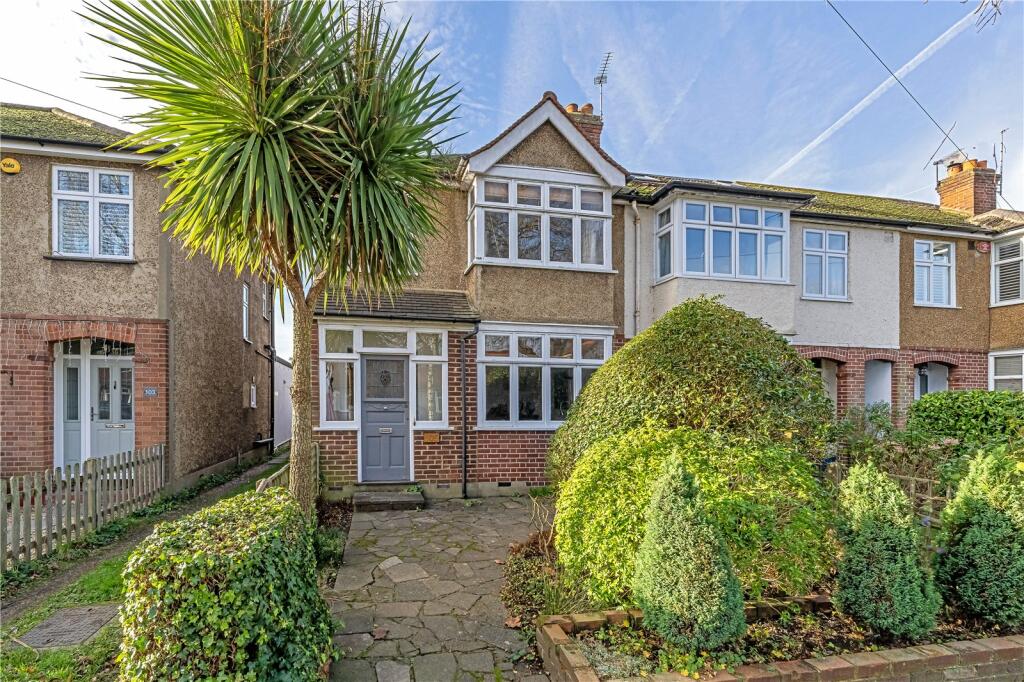 3 bedroom end of terrace house for sale in Hatherop Road, Hampton, TW12