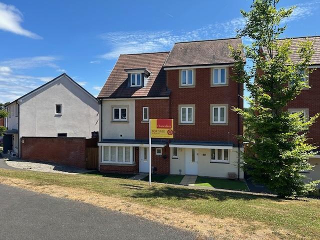 5 bedroom semi-detached house for sale in Basingstoke, Hampshire, RG24