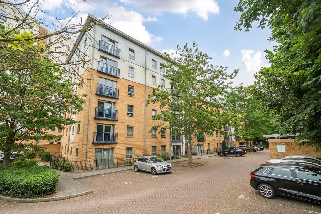 1 bedroom block of apartments for sale in Basingstoke, Hampshire, RG24