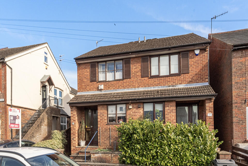 2 bedroom end of terrace house for sale in Brockhurst Road, Chesham, HP5