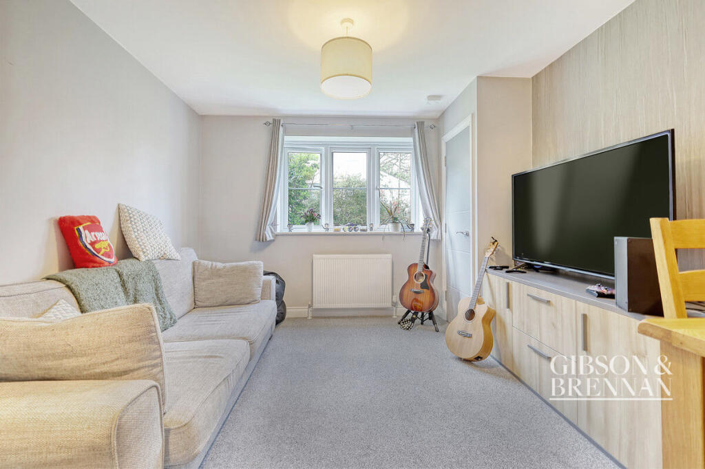 2 bedroom flat for sale in Catherine Road, Benfleet, SS7