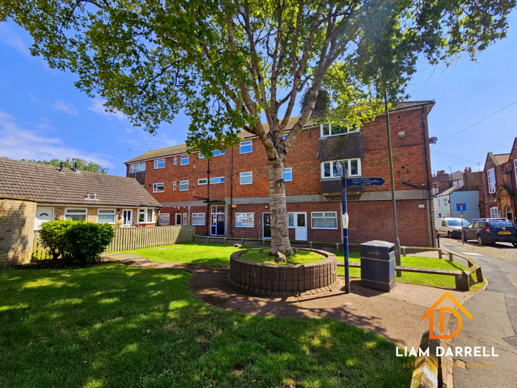 3 bedroom flat for sale in Queen Street, Filey, North Yorkshire, YO14