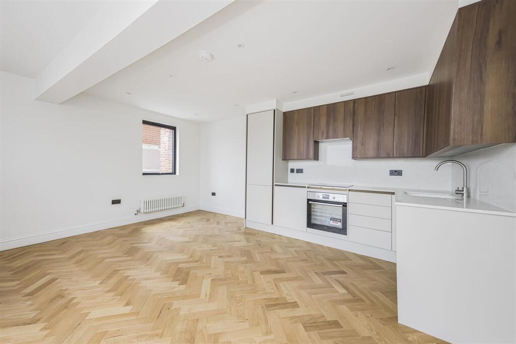 1 bedroom apartment for sale in Roman Way, Islington, London, N7