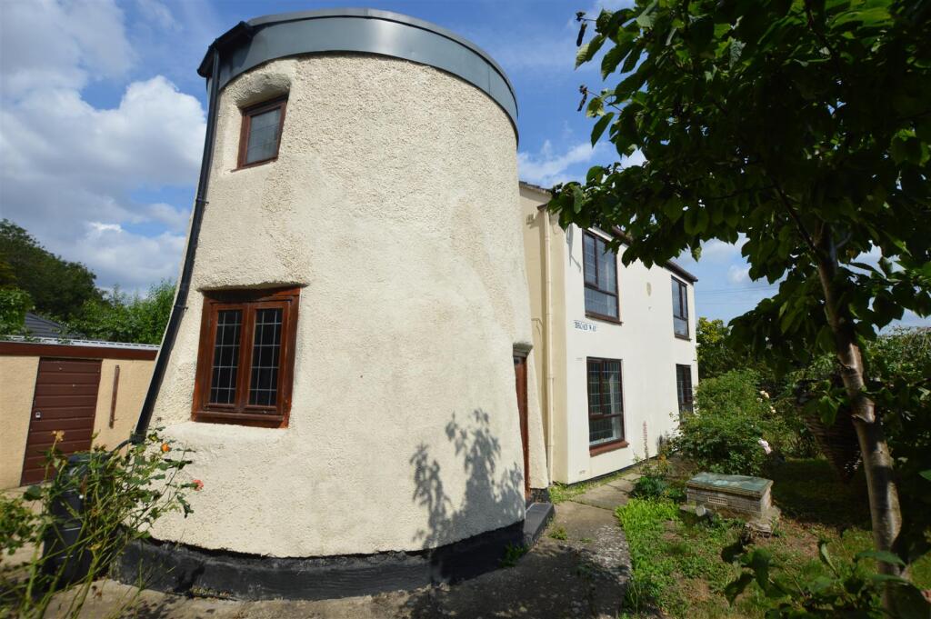 4 bedroom detached house for sale in Broadway, Crowland, Peterborough, PE6