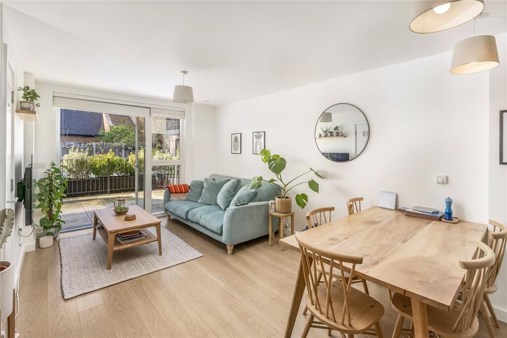 3 bedroom apartment for sale in Roehampton Lane, Putney, London, SW15