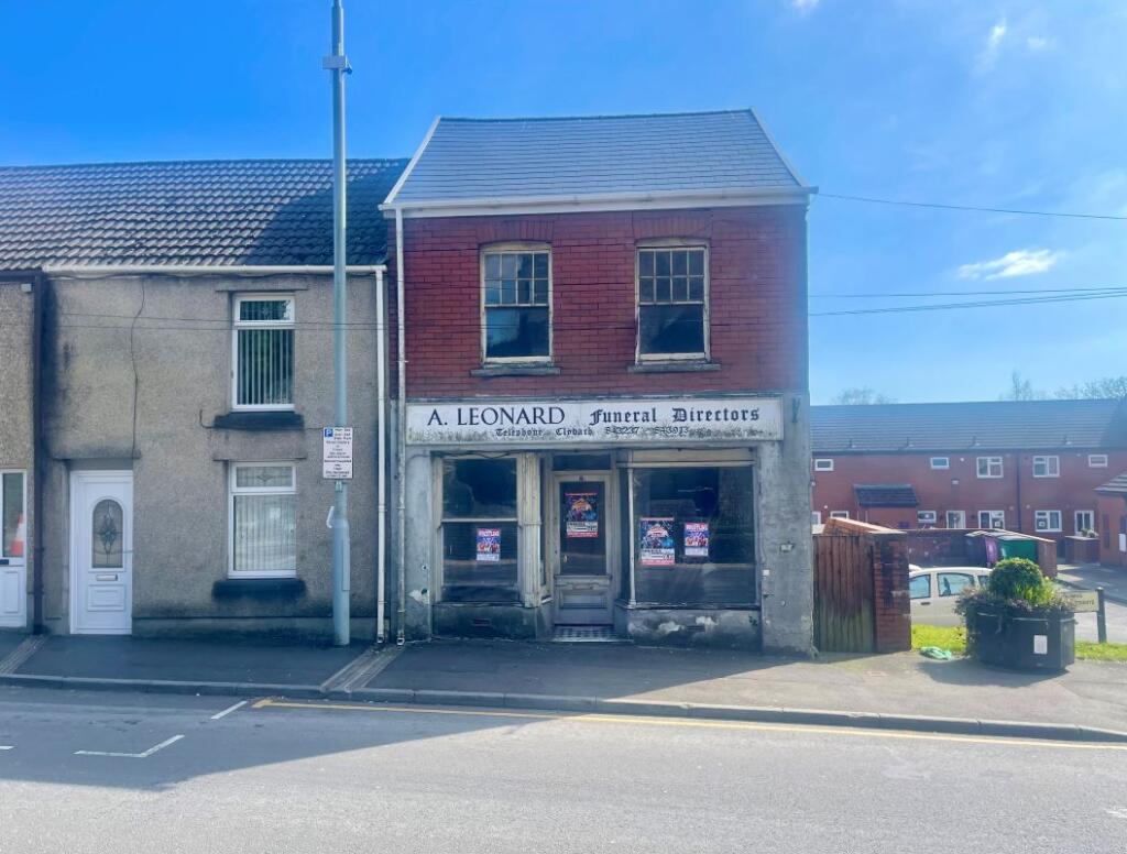 3 bedroom flat for sale in 11 High Street, Clydach, Swansea, Swansea ...