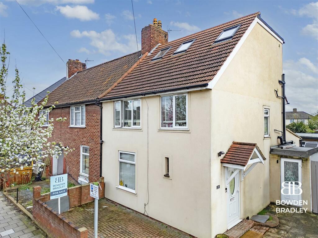 4 Bedroom End Of Terrace House For Sale In Woodward Road Becontree Rm9