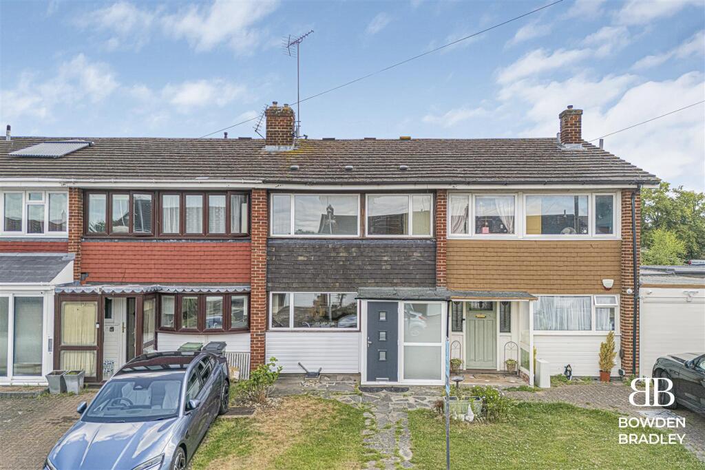 2 bedroom house for rent in Maypole Drive, Chigwell, IG7