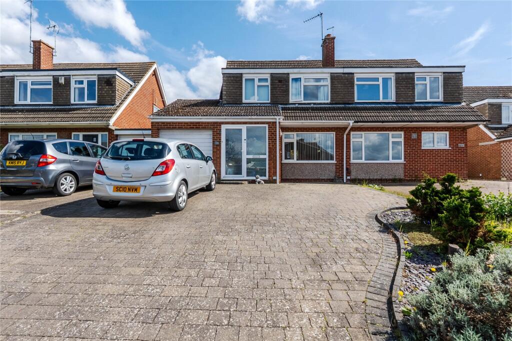 3 bedroom semi-detached house for sale in Severn Way, Bletchley, MK3