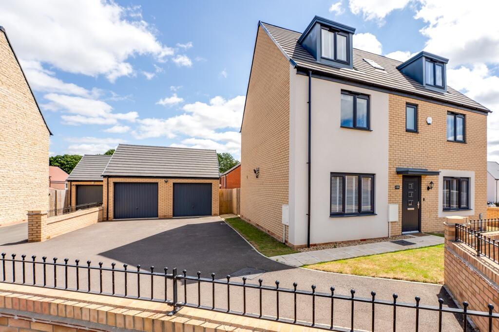 5 bedroom detached house for sale in NN15 Hanwood Park Avenue, Barton ...