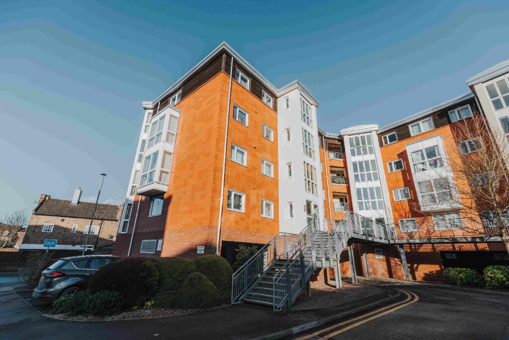2 bedroom flat for sale in The Waterfront, Selby, YO8