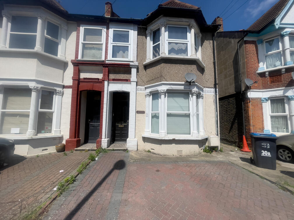 2 bedroom flat for sale in Broughton Road, Thornton Heath, CR7