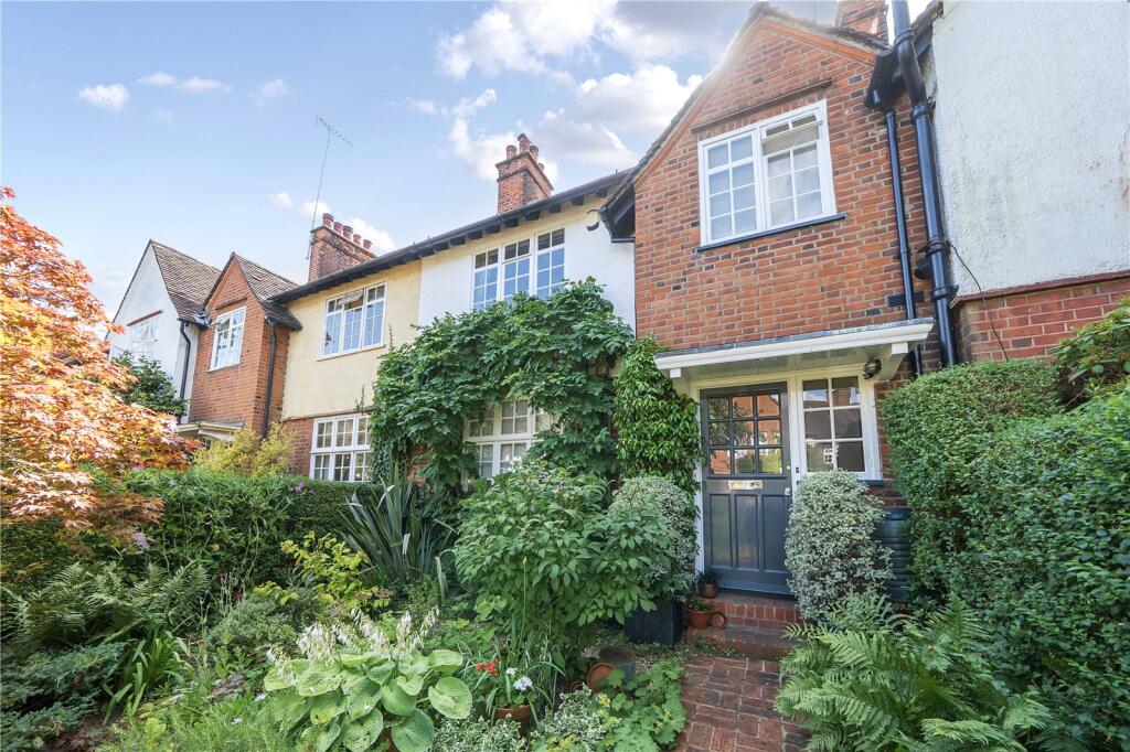 3 bedroom terraced house for sale in Holyoake Walk, Ealing, W5