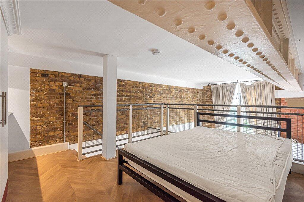 Studio flat for rent in Pages Walk, London, SE1