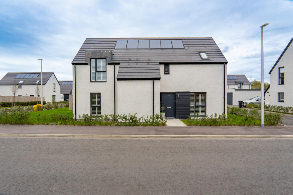 3 bedroom detached house for sale in Croy, Inverness, IV2 5JS, IV2