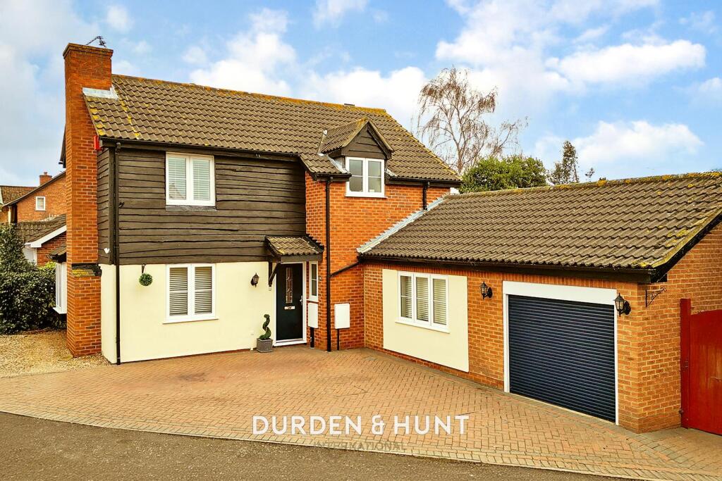 3 bedroom detached house for sale in St. Leonards Way, Hornchurch, RM11