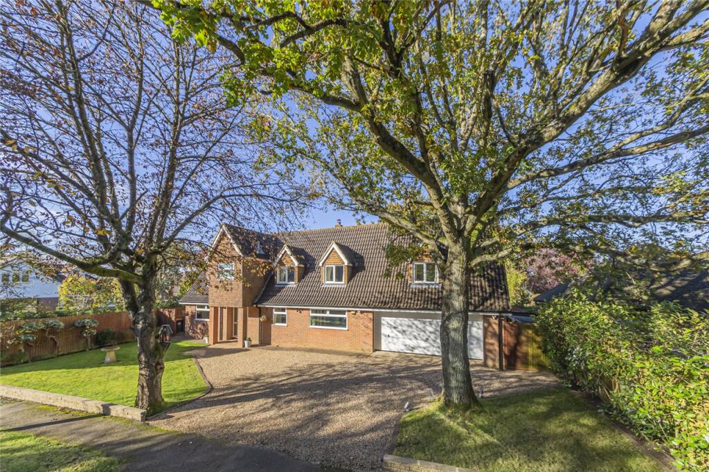 4 bedroom detached house for sale in Oakway, Studham, Dunstable, LU6