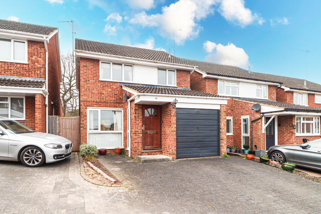 3 bedroom detached house for sale in Fovant Close, Harpenden, AL5