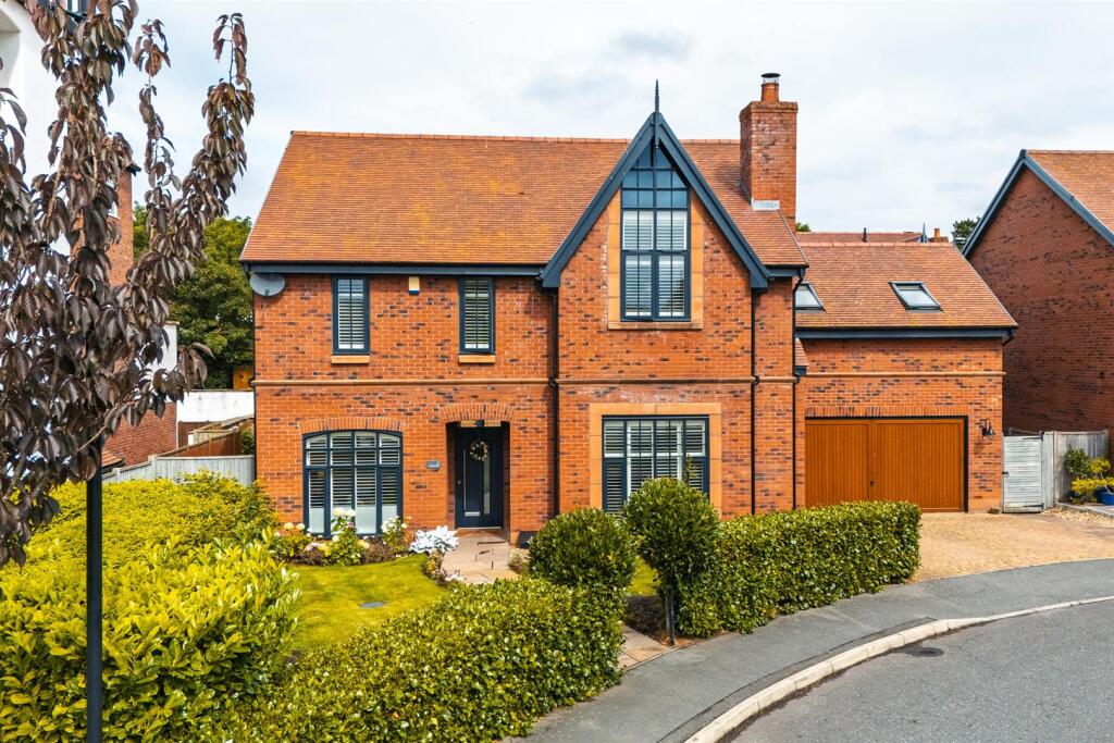 5 bedroom detached house for sale in George Drive, Parkgate, Neston, CH64