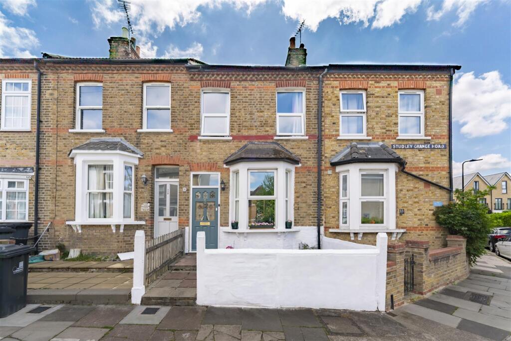 3 bedroom terraced house for sale in Studley Grange Road, Hanwell, W7