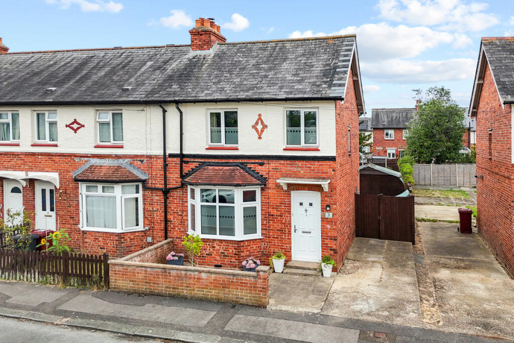2 bedroom end of terrace house for sale in St. James Square, Chichester ...