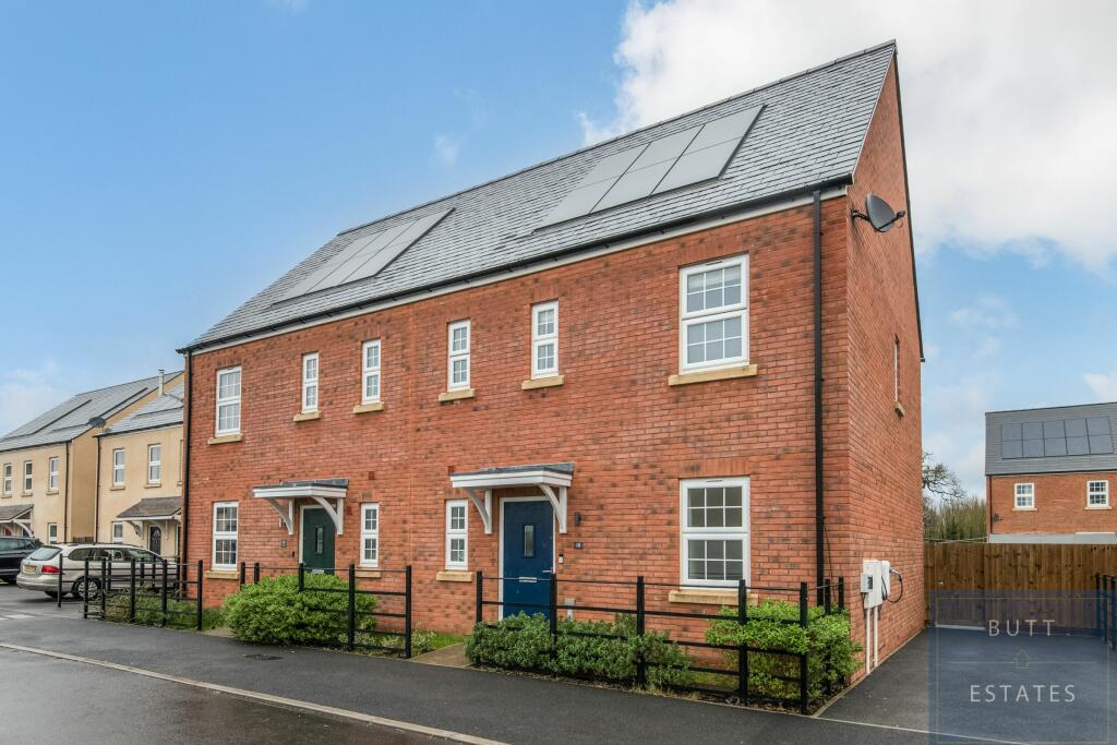 3 bedroom semi-detached house for sale in Fish Street, Exeter, EX2