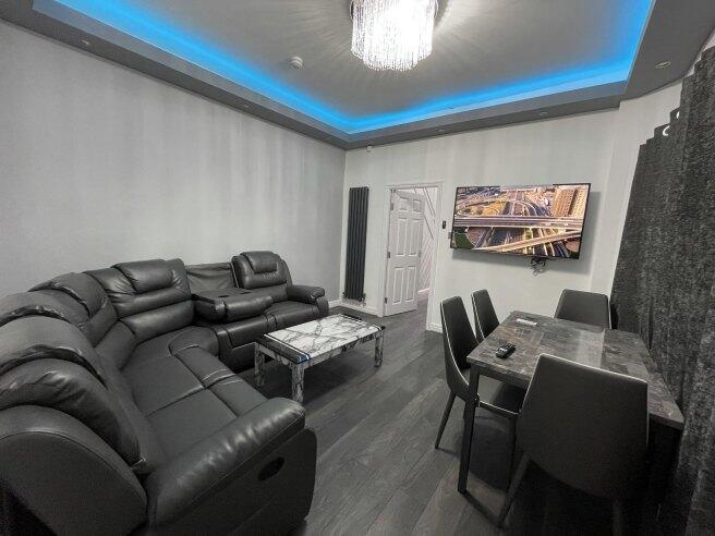 6 bedroom house share for rent in Belgrave Avenue, M14