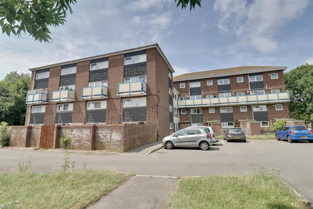 2 bedroom maisonette for sale in Longfield Avenue, Fareham, PO14