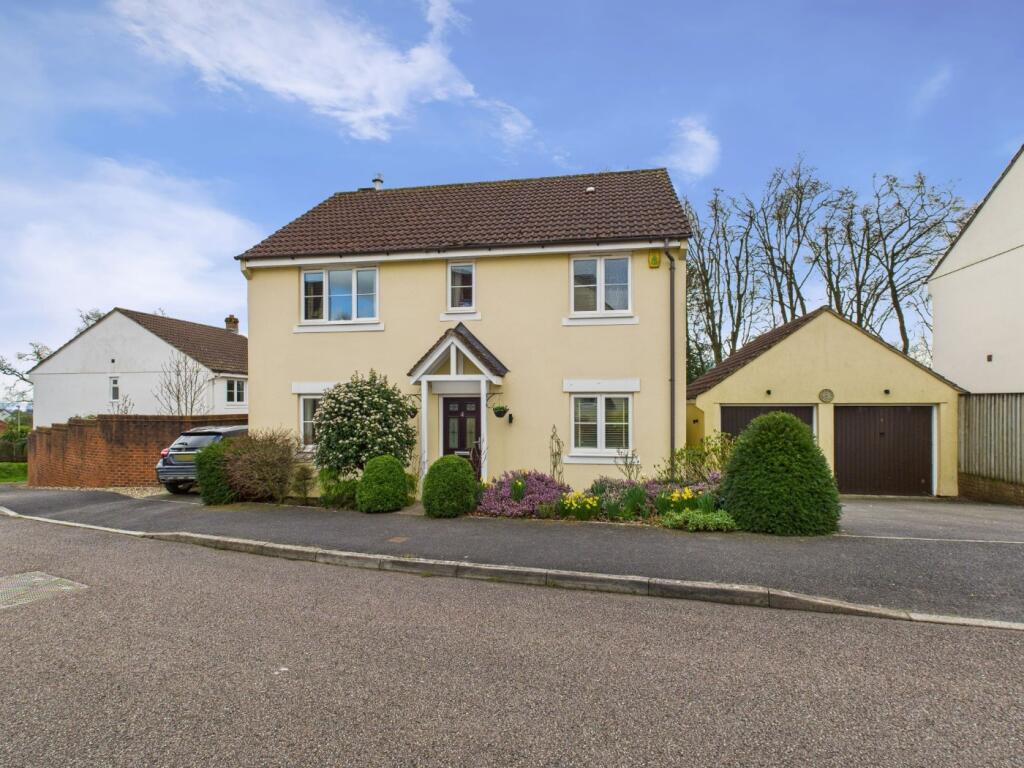 4 bedroom detached house for sale in Jocelyn Mead, Crediton, Devon, EX17
