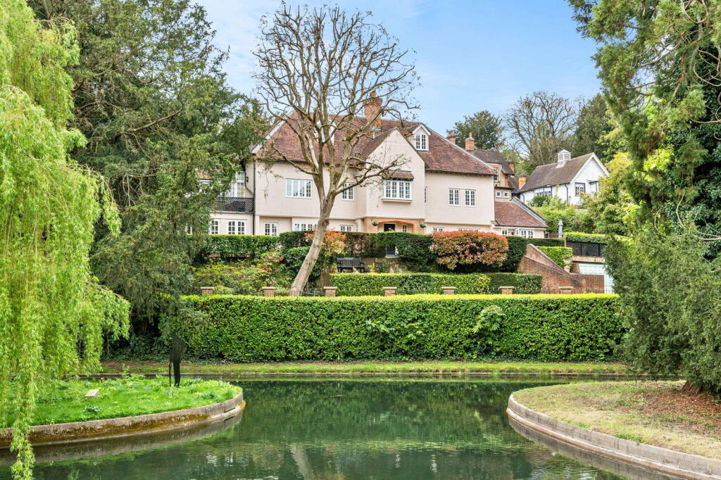 5 bedroom detached house for sale in The Mount, Great Amwell, Ware, SG12