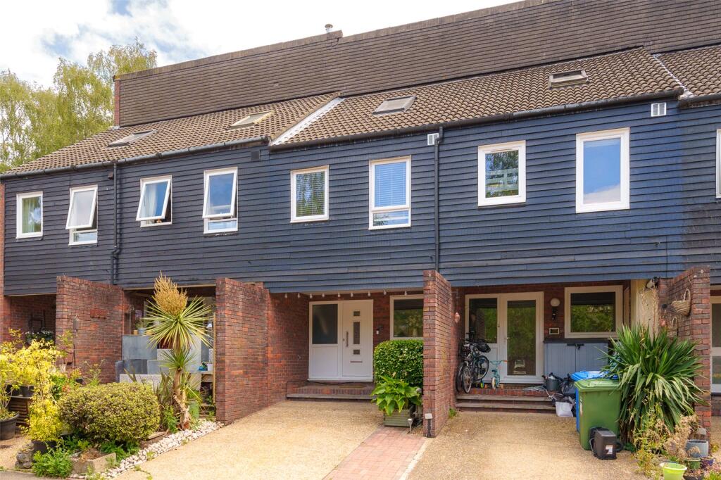 4 bedroom terraced house for sale in Northcott, Bracknell, Berkshire, RG12