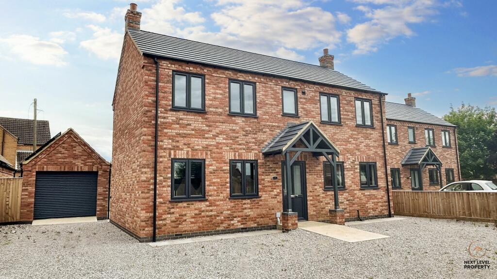 4 bedroom detached house for sale in Rat Row, Wisbech St. Mary, PE13