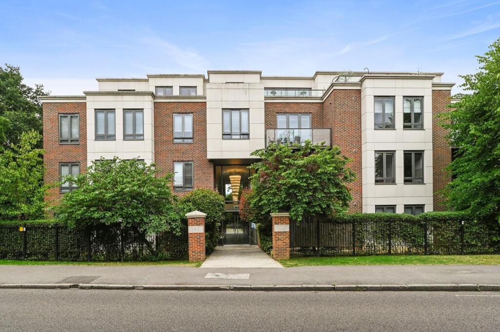 2 bedroom apartment for sale in 145 Whitehall Road, Woodford Green, IG8