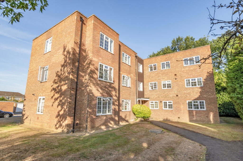 2 bedroom flat for sale in Colne Lodge, Colne Drive, Walton On Thames ...