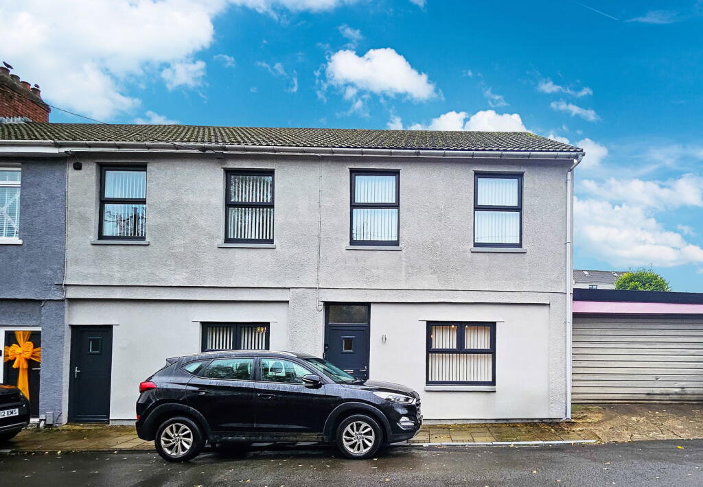 4 bedroom terraced house for sale in Raglan Road, Hengoed, CF82 7LX, CF82