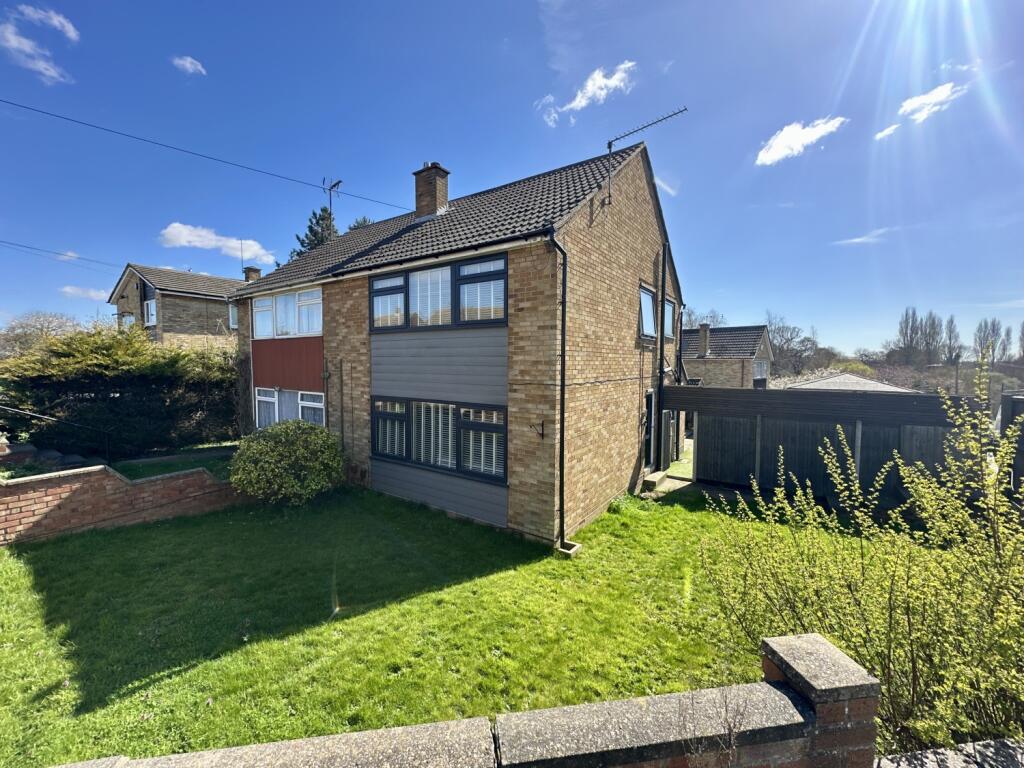 3 bedroom semi-detached house for sale in Royston Drive, IP2