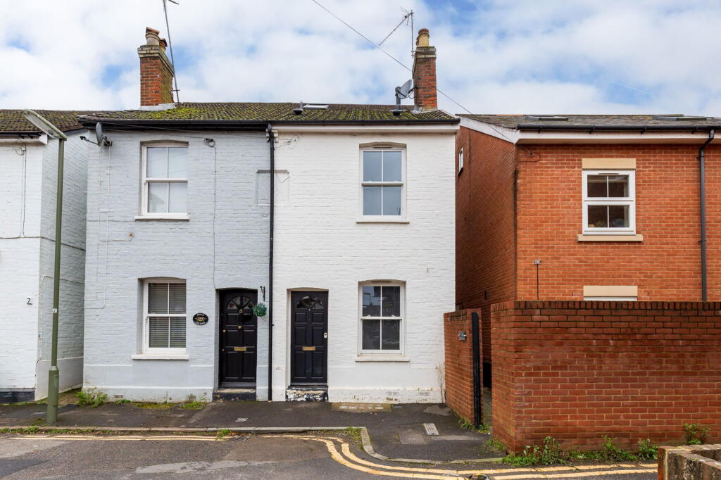 3 bedroom semi-detached house for sale in George Road, Guildford, GU1