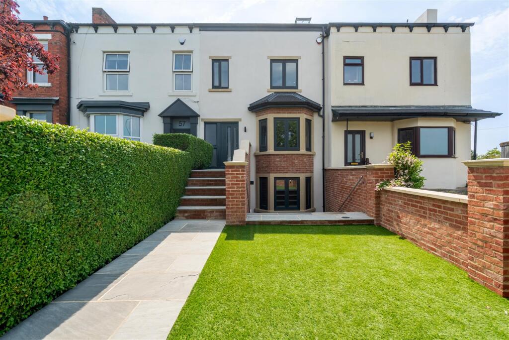 5 bedroom terraced house for sale in Beautiful Newly Renovated Home in ...