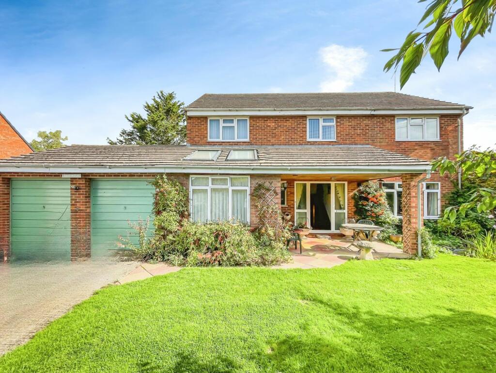 4 bedroom detached house for sale in Lower Village, Blunsdon, SN26