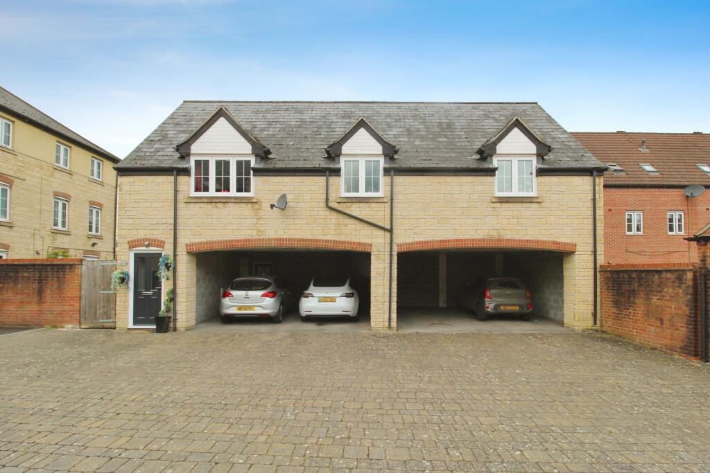 2 bedroom coach house for sale in Cassini Drive, Swindon, SN25