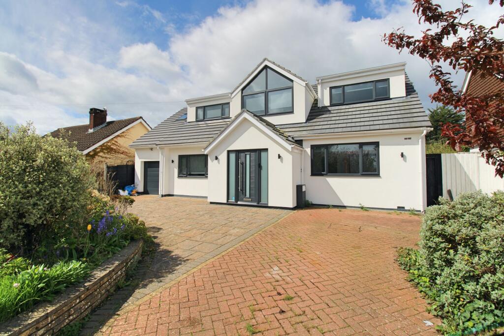 5 bedroom detached house for sale in Evenlode Avenue, Penarth, CF64