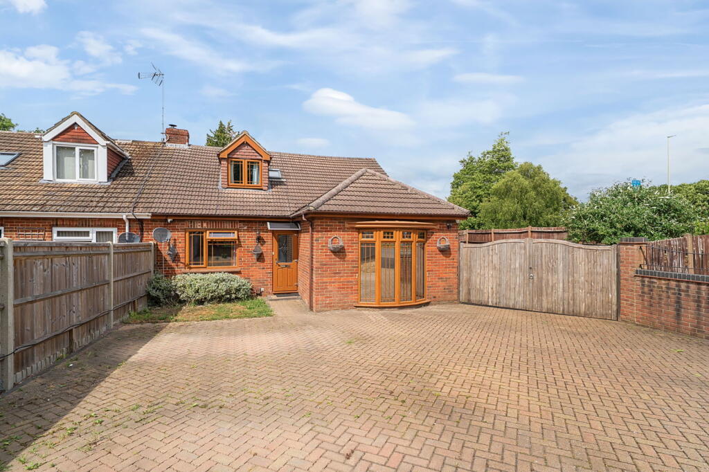 4 bedroom semi-detached house for sale in Worting Road, Basingstoke ...