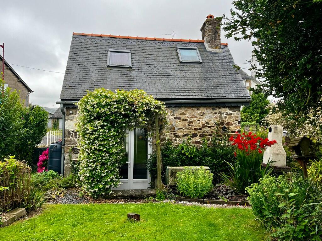 5 bedroom house for sale in St-Pierre-des-Landes, Mayenne, Pays de la ...